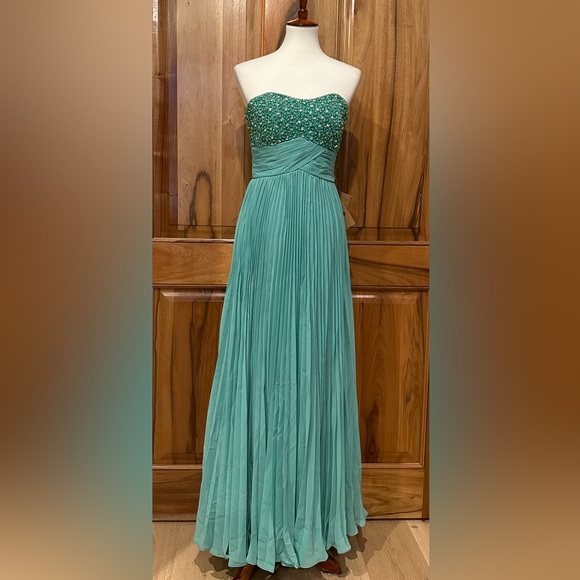 JenJenHouse | Dresses | Jenjenhouse Nwt Strapless Green Gown Beaded ...